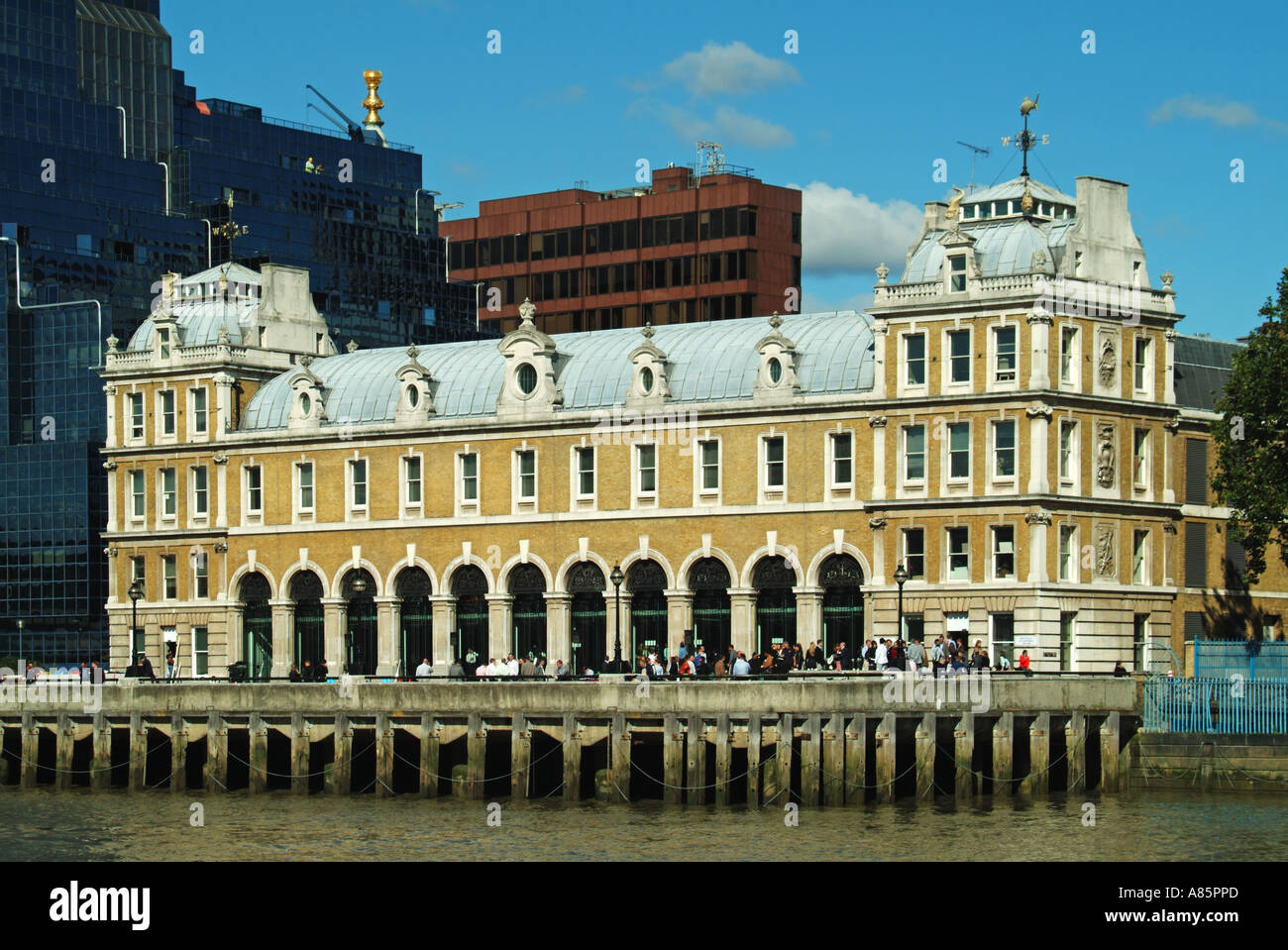 Old billingsgate fish market hi-res stock photography and images - Alamy