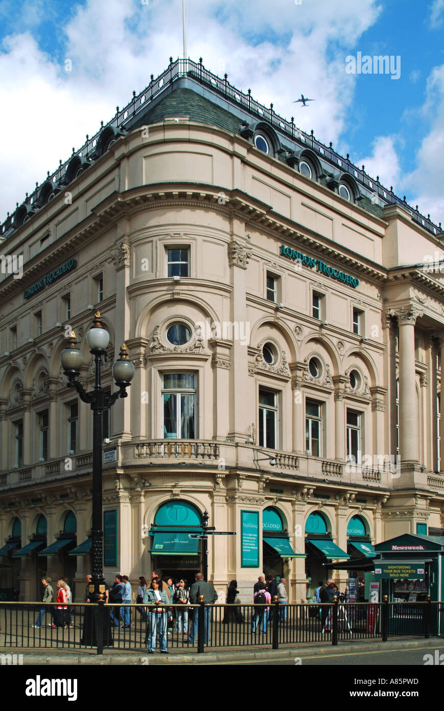 Entertainment trocadero piccadilly hi-res stock photography and images ...