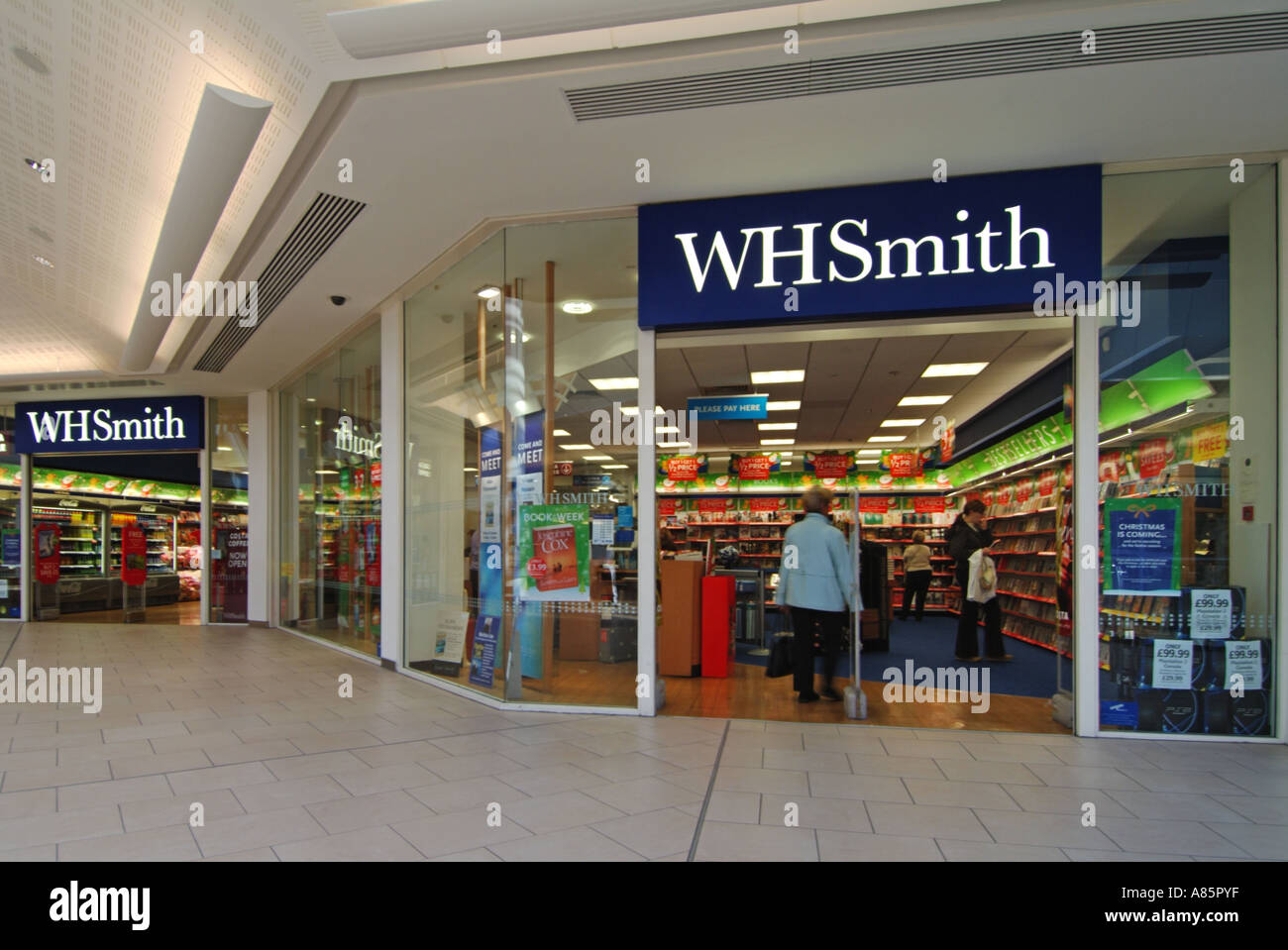 Whsmith interior hi-res stock photography and images - Alamy
