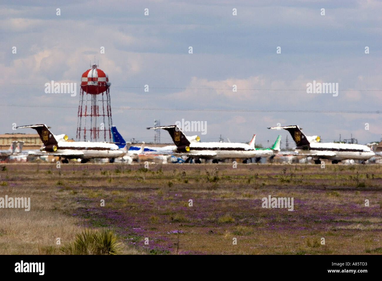 Boeing 727 jet scrap yard at Roswell New Mexico Stock Photo - Alamy