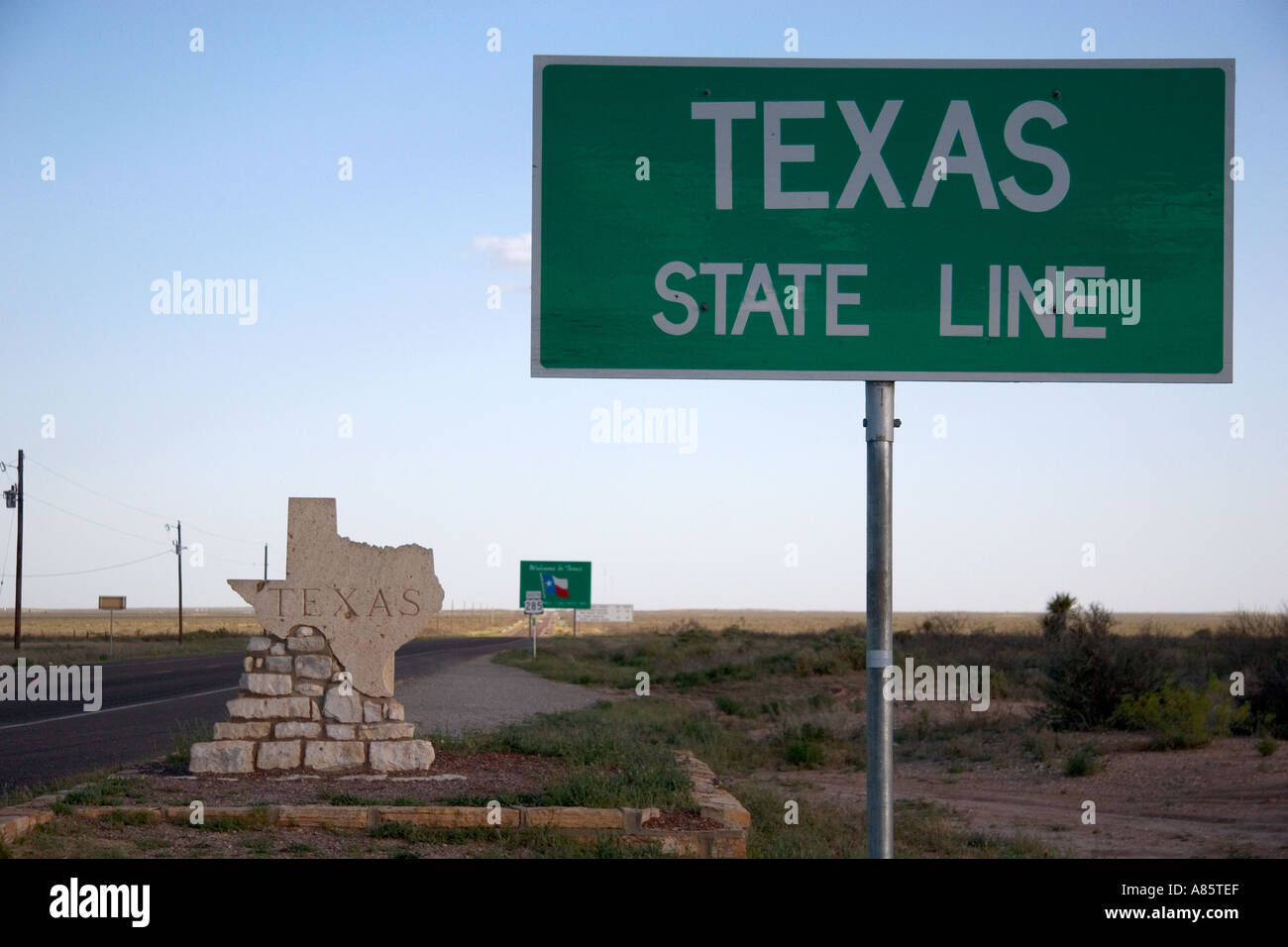 Texas highway on mexico border hi-res stock photography and images - Alamy