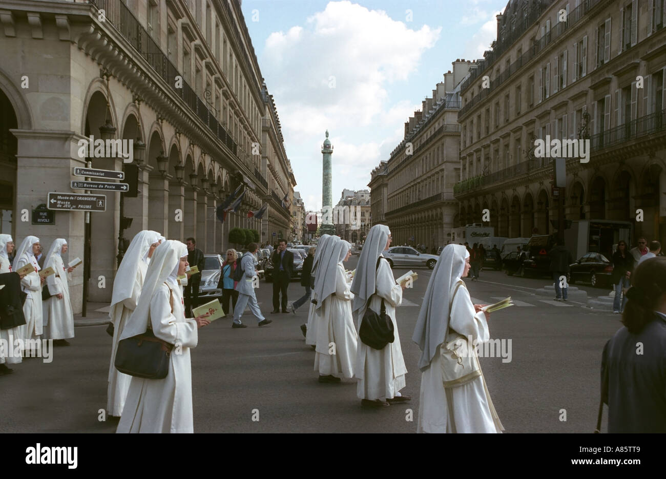Procession paris hi-res stock photography and images - Alamy