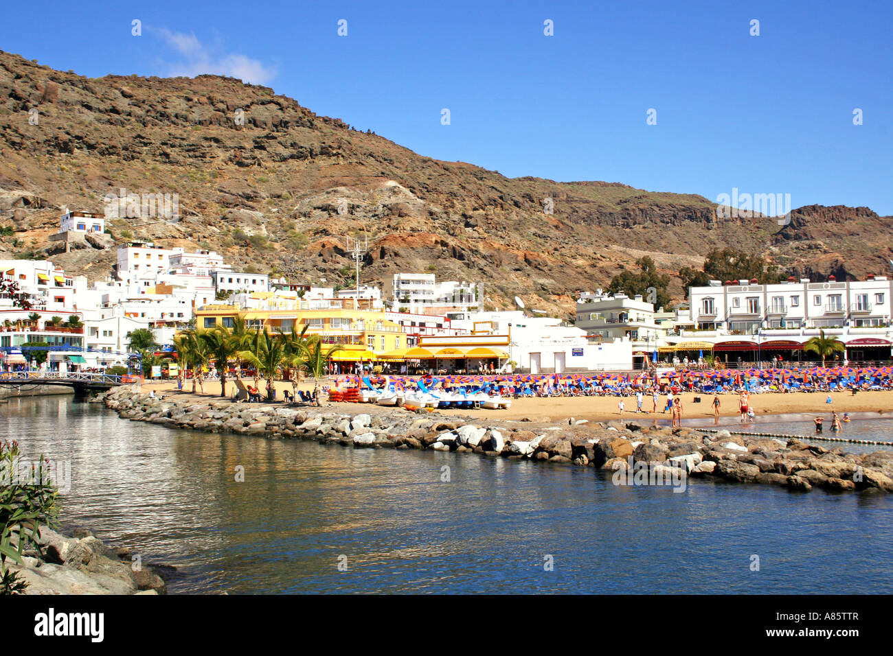 PLAYA del DIABLO. THE PICTURESQUE BEACH OF PUERTO de MOGAN ON THE ...