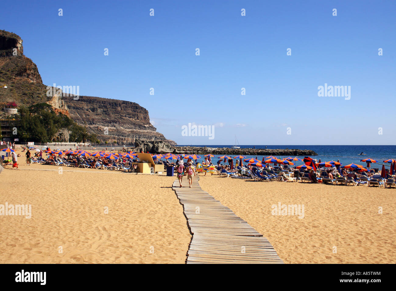 PLAYA del DIABLO. THE PICTURESQUE BEACH OF PUERTO de MOGAN ON THE ...