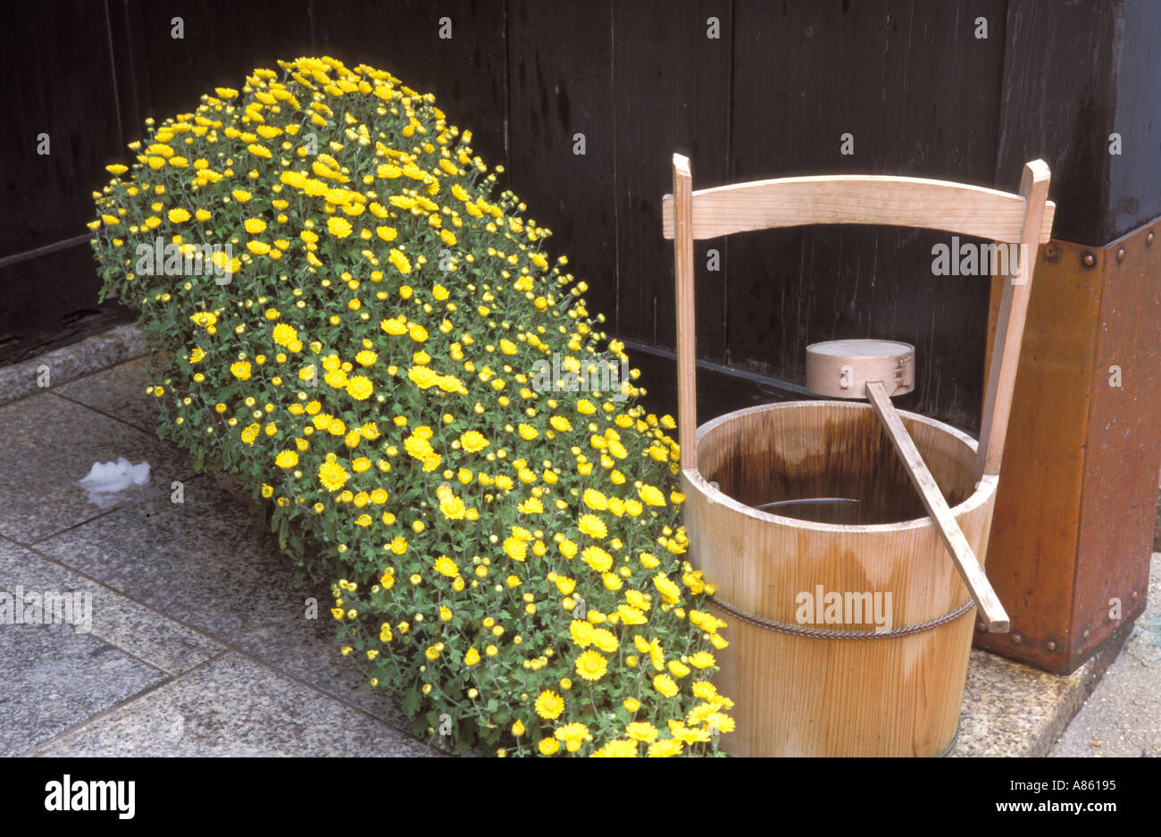 Japanese bucket hi-res stock photography and images - Alamy