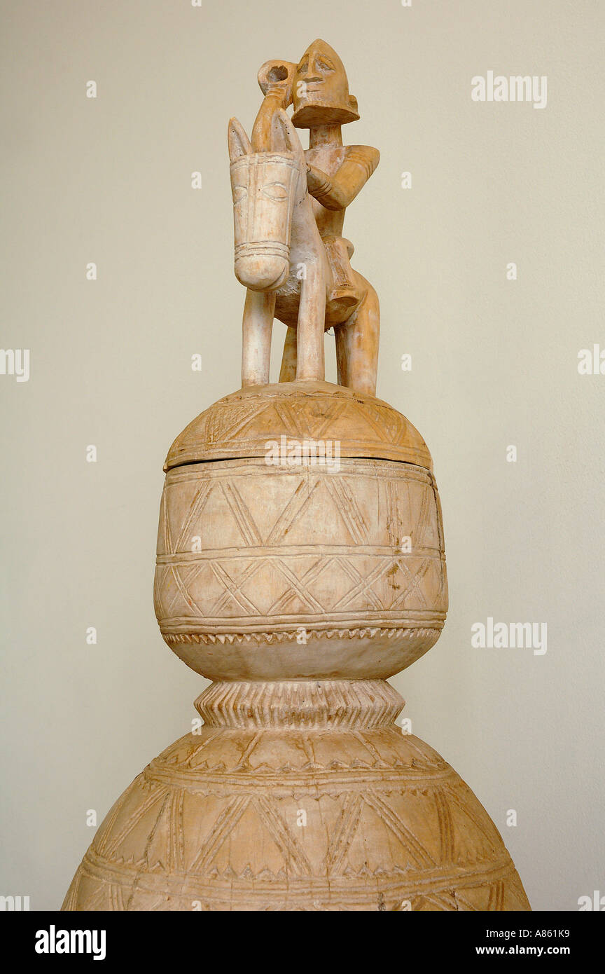 African woodwork art hi-res stock photography and images - Alamy