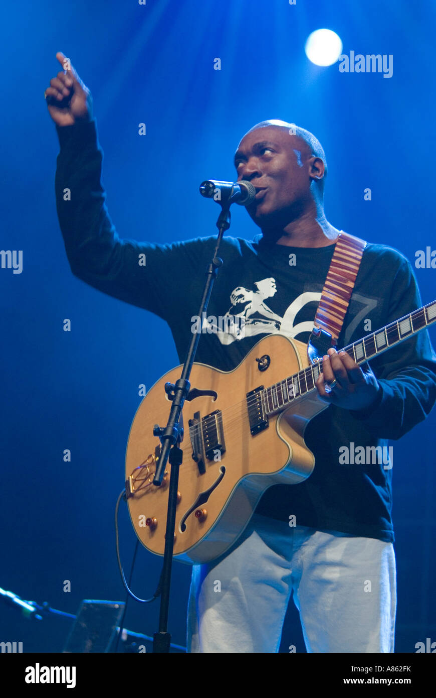 South african singer hi-res stock photography and images - Alamy