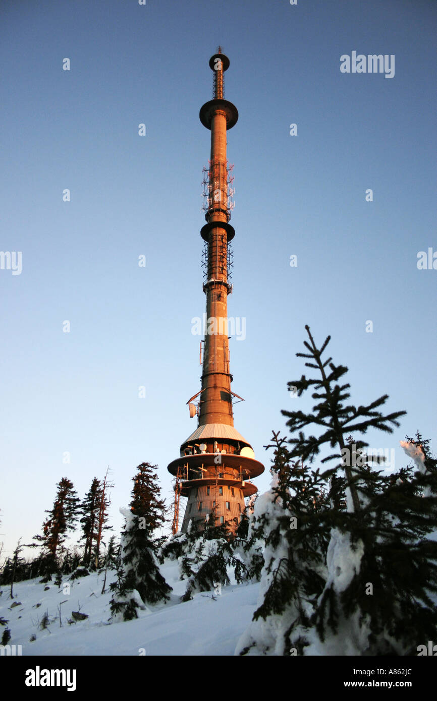 Telecomms mast tower hi-res stock photography and images - Alamy