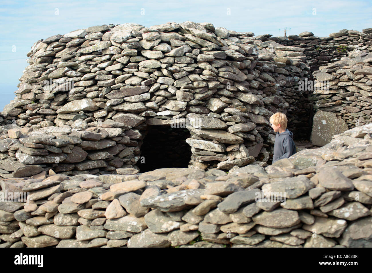 Ancient beehive stone hut hi-res stock photography and images - Alamy