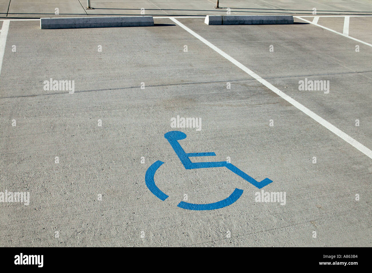 Handicapped parking spot symbol Stock Photo - Alamy