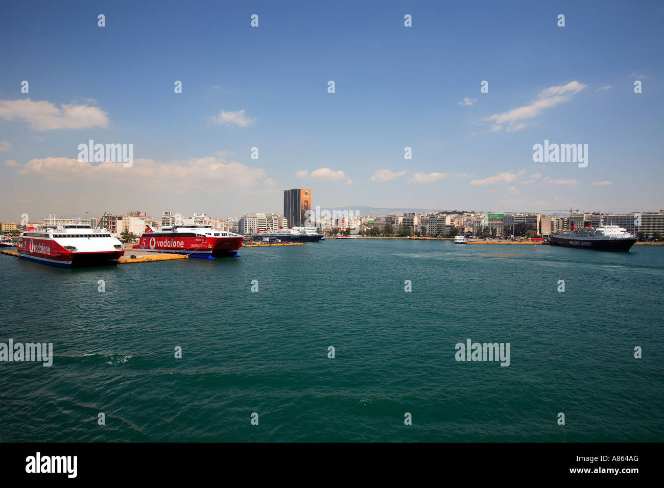 GREECE ATTICA ATHENS PIRAEUS HARBOUR THE BUSY PORT Stock Photo - Alamy