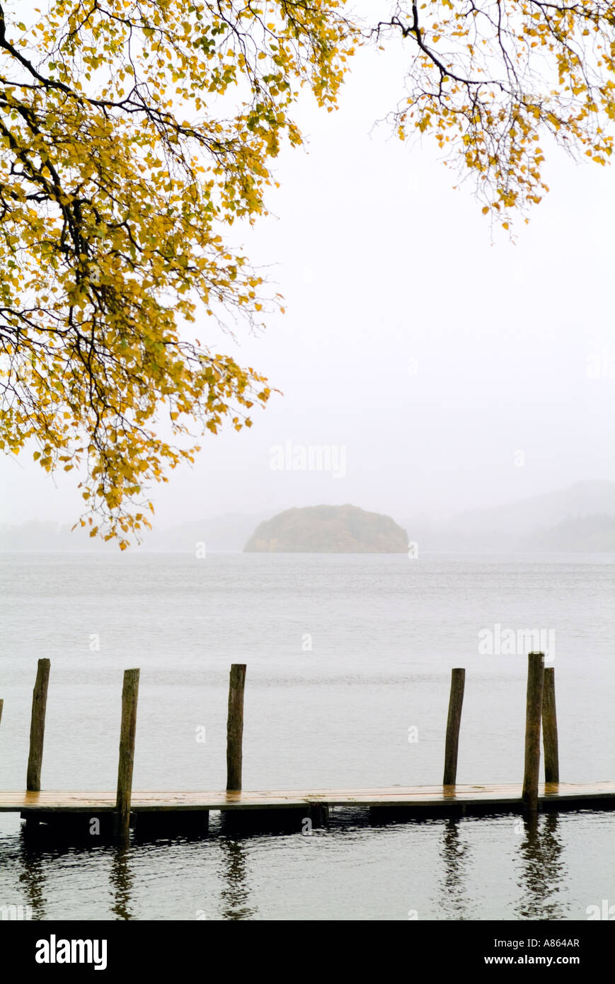 Mist over derwentwater hi-res stock photography and images - Alamy
