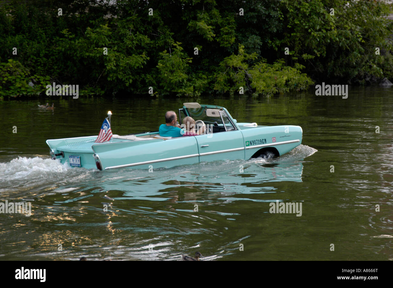 Amphibious car hi-res stock photography and images - Alamy