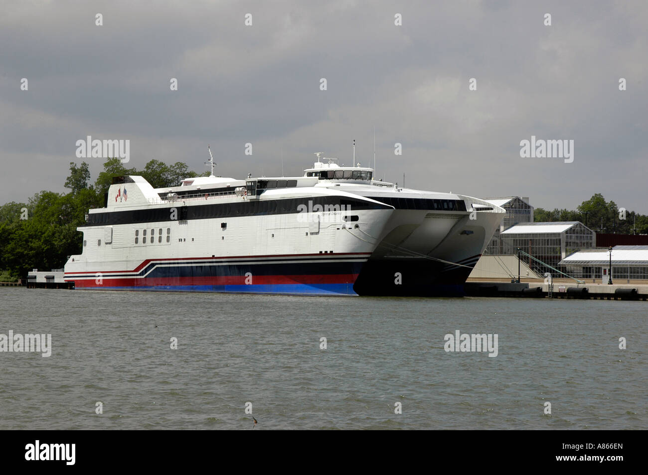 Fast ferry on Lake Ontario Stock Photo - Alamy