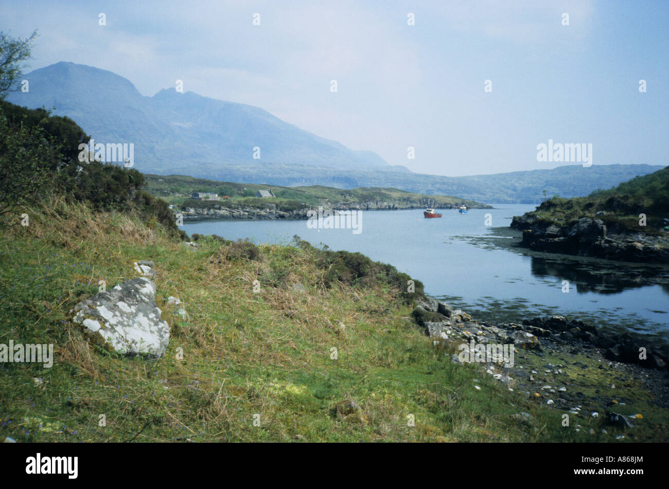 Soay harbour hi-res stock photography and images - Alamy