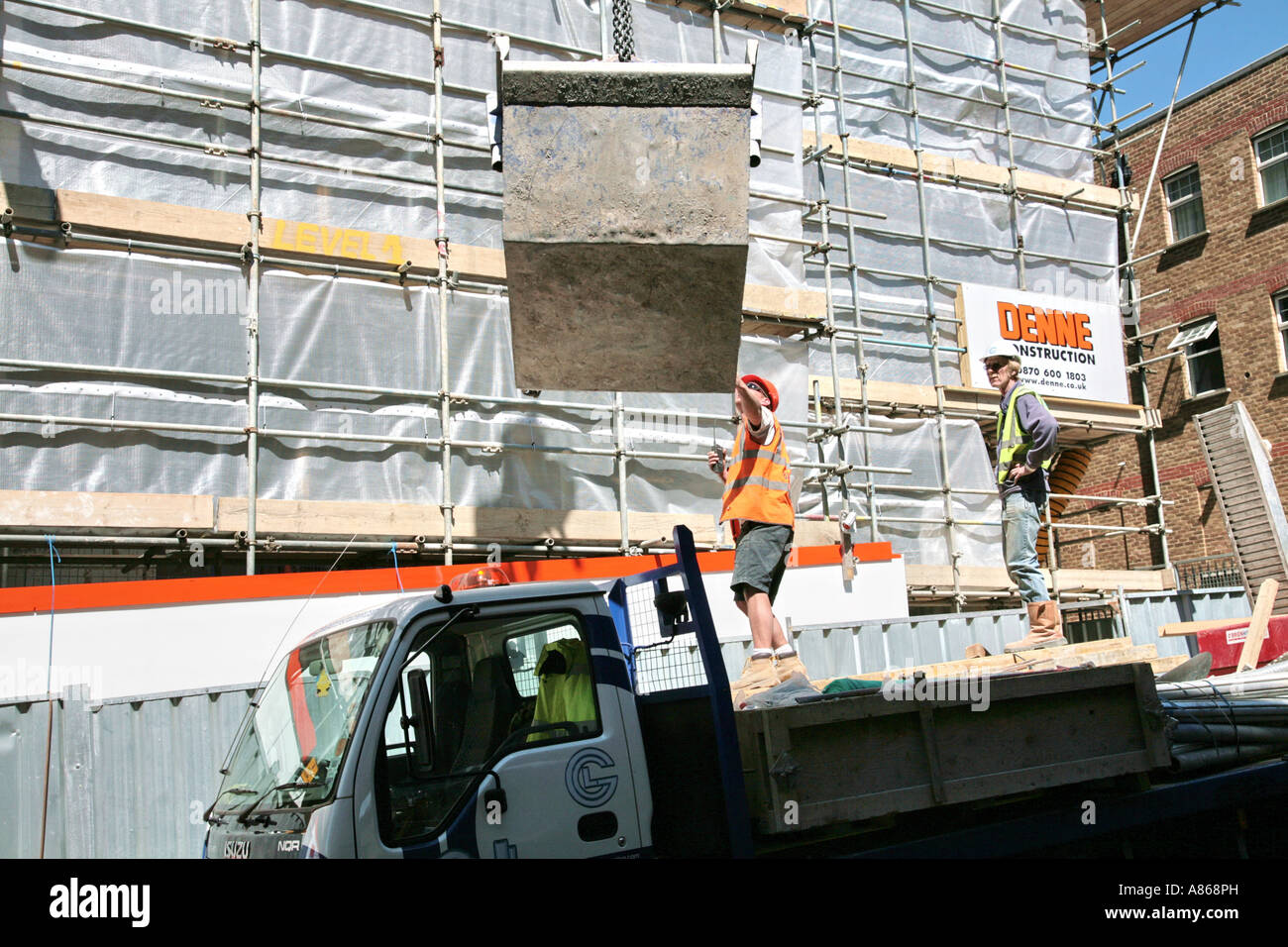 Hoist workers hi-res stock photography and images - Alamy