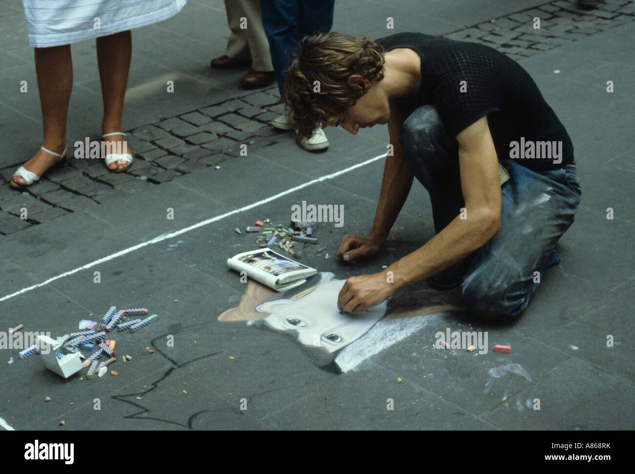 Artist chalk pavement sidewalk hi-res stock photography and images - Alamy