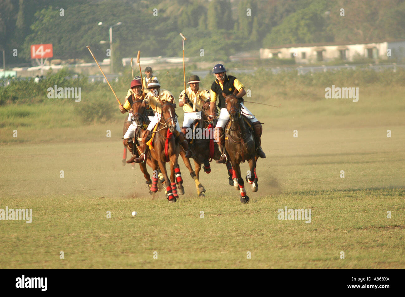 Mahalaxmi racecourse hi-res stock photography and images - Alamy