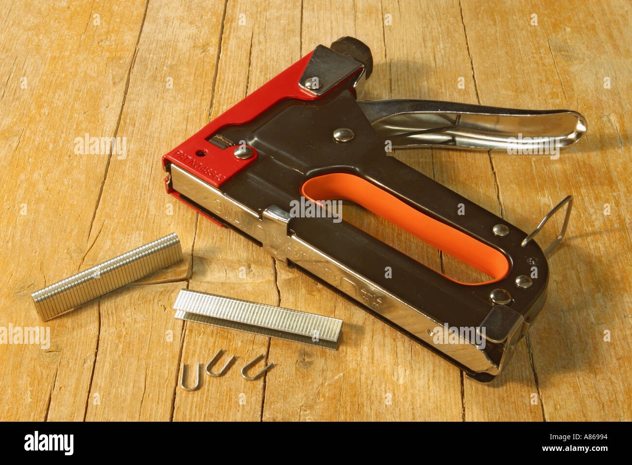 Stapler and staples Stock Photo - Alamy
