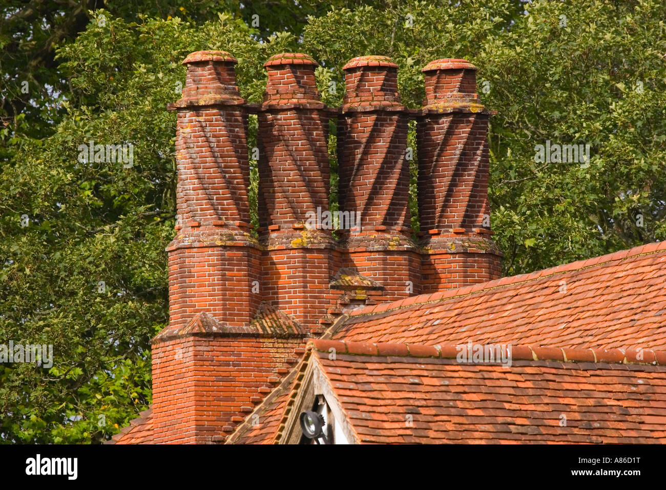 Tudor roof hi-res stock photography and images - Alamy