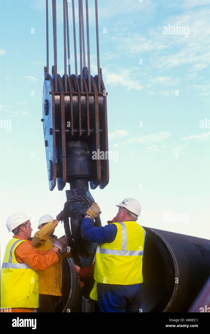 Attaching cable to Crane Block for a Heavy Lift Stock Photo - Alamy