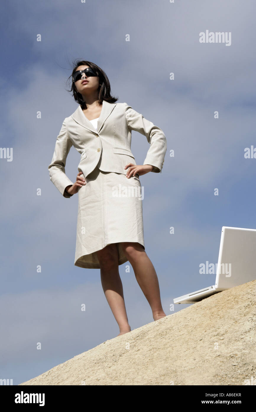 Three people standing on a cliff hi-res stock photography and images ...
