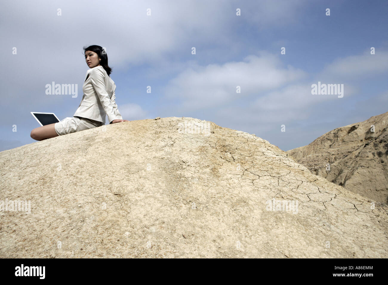 Woman sits on cliffs edge hi-res stock photography and images - Alamy