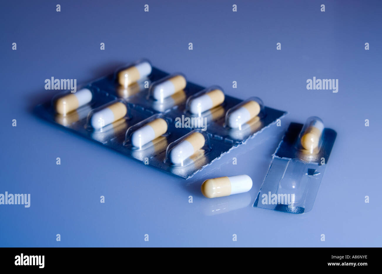 blister package of tamiflu capsules Stock Photo - Alamy