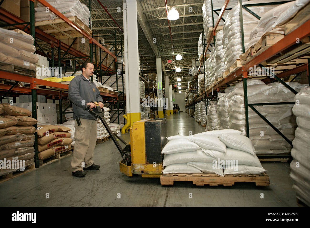 Forklift moving lumber hi-res stock photography and images - Alamy