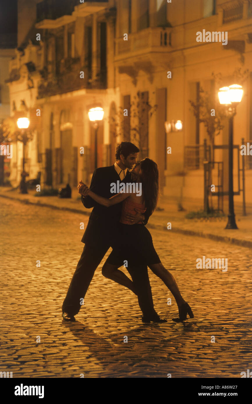 Couple tango dancing on the streets of San Telmo at night in Buenos ...