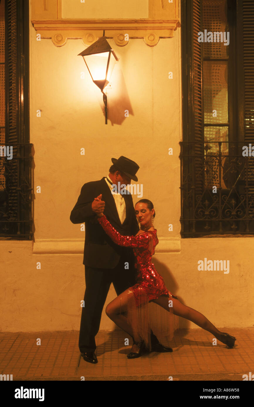 Couple tango dancing on the streets of San Telmo at night in Buenos ...