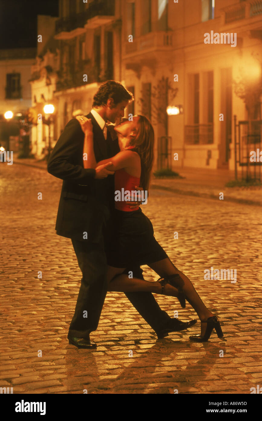 Couple tango dancing on the streets of San Telmo at night in Buenos ...