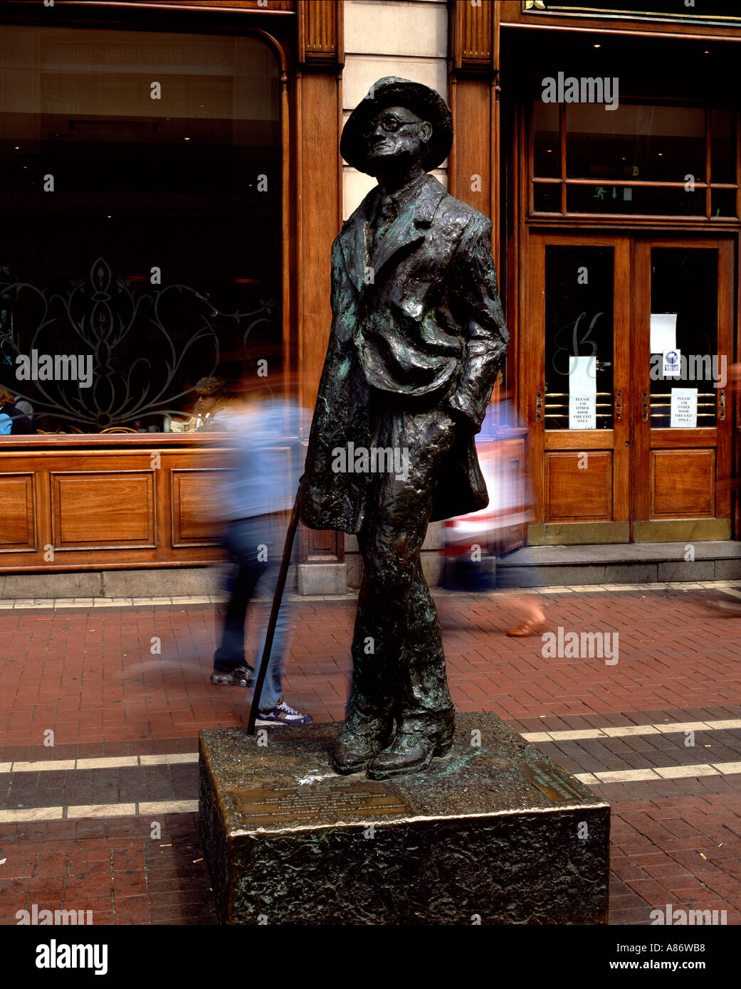 James Joyce Sculpture, O'Connell Street, Dublin, Ireland Stock Photo ...