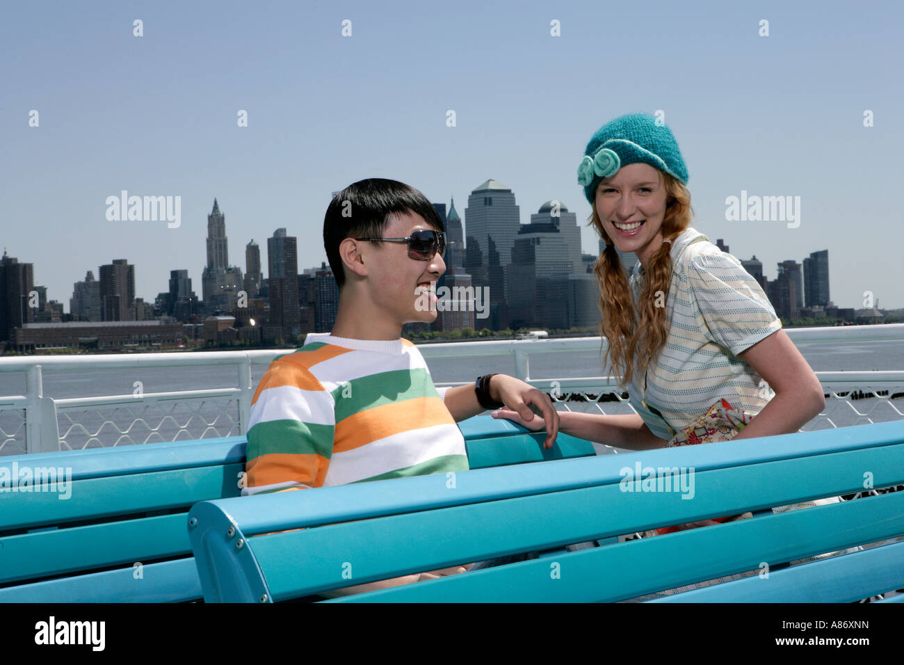 Peoplecity hi-res stock photography and images - Alamy