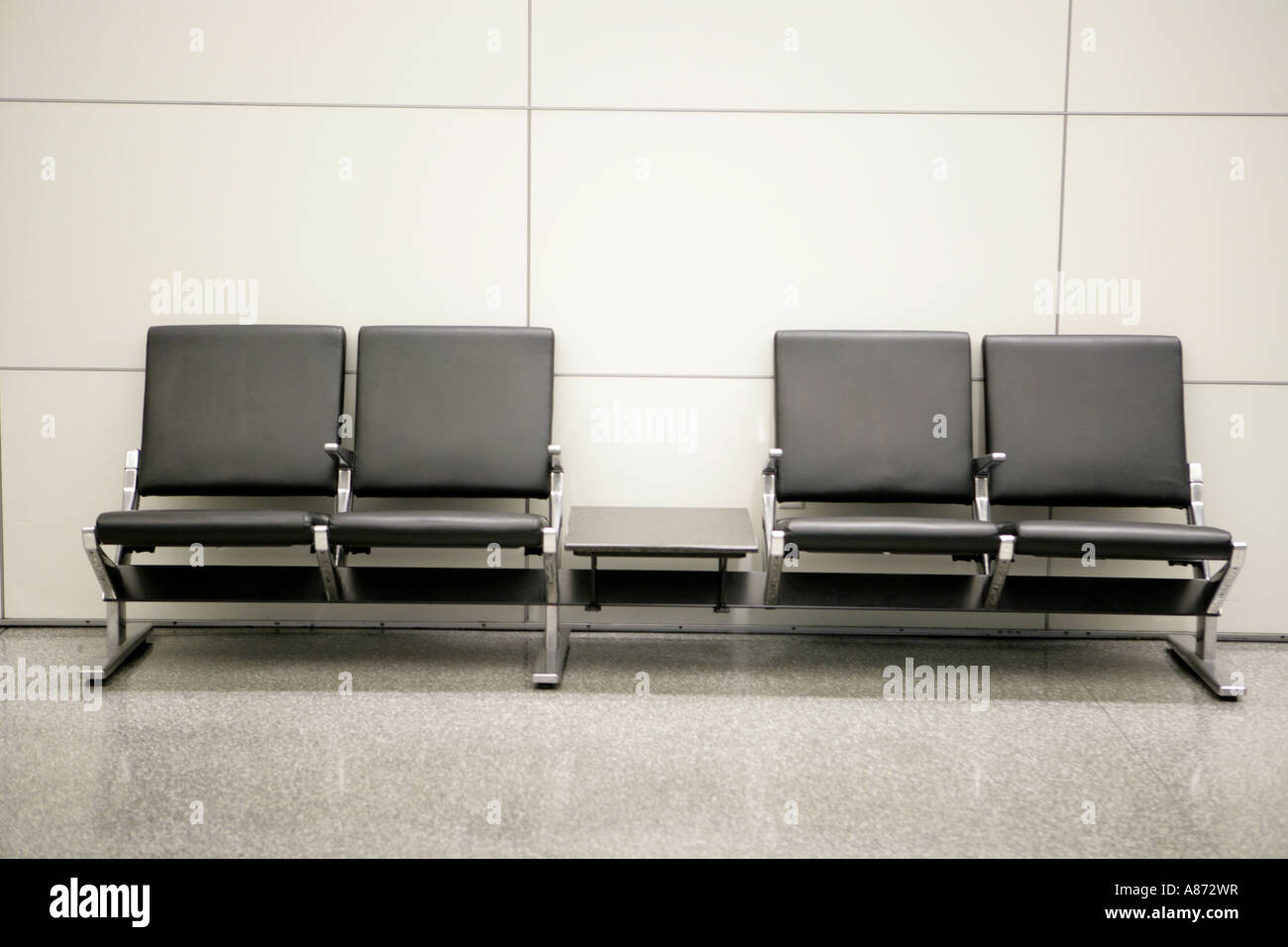 Padded lounge chairs hi-res stock photography and images - Alamy