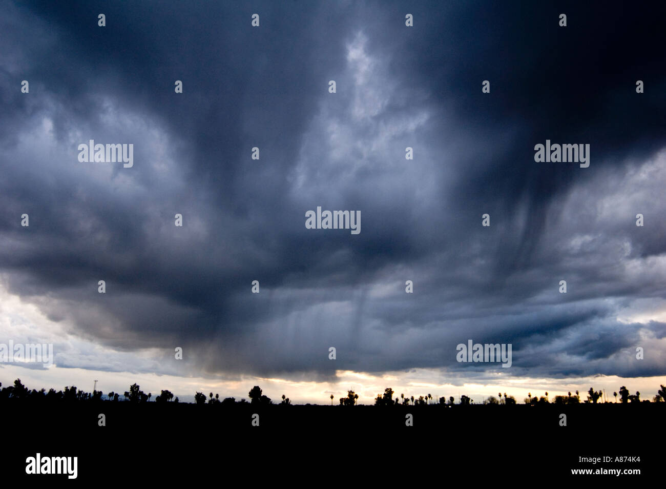Black clouds hi-res stock photography and images - Alamy