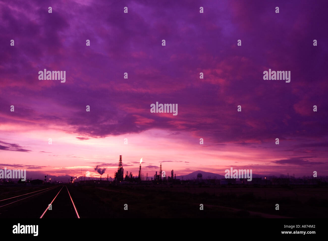 Oil refinery train tracks hi-res stock photography and images - Alamy