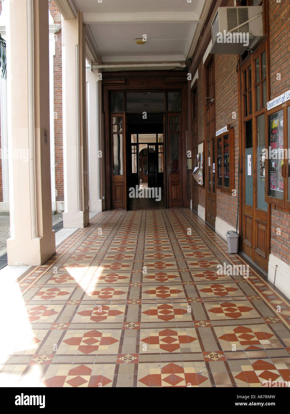 University hong kong main building hi-res stock photography and images ...