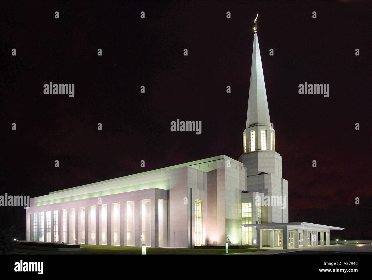 Night Mormon temple Preston Stock Photo - Alamy