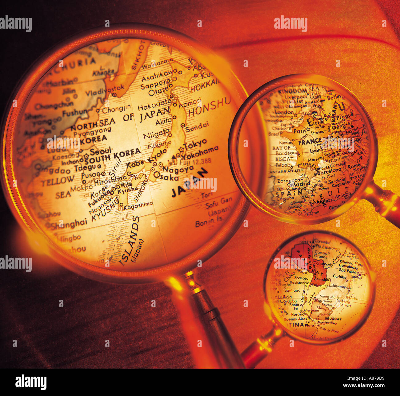 Magnifying glass showing details hi-res stock photography and images ...