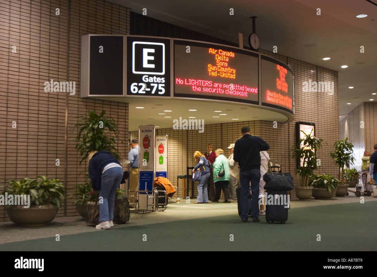 Security gate airport hi-res stock photography and images - Alamy