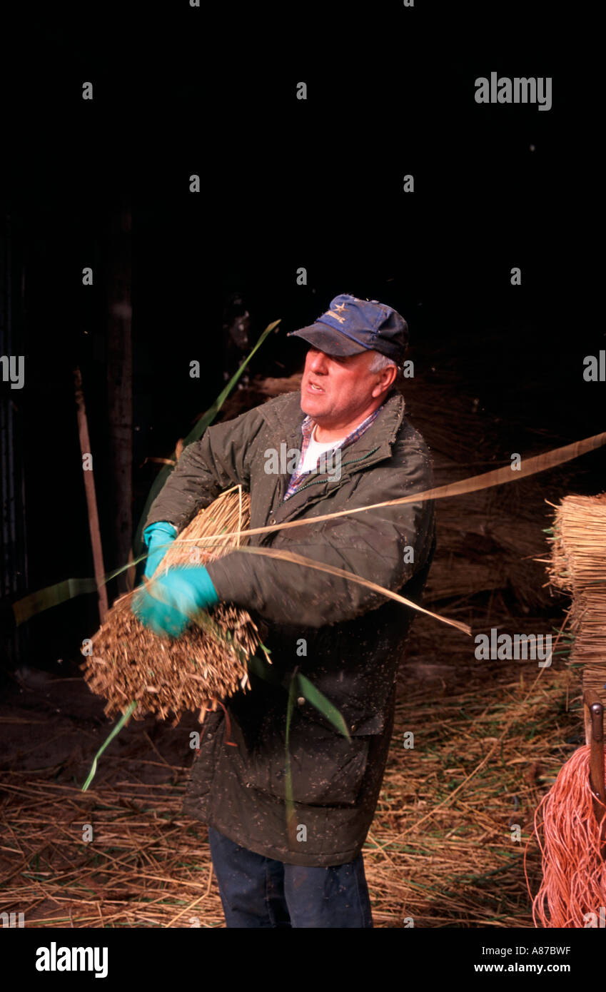 Thatching industry Chillesford Suffolk England Stock Photo - Alamy