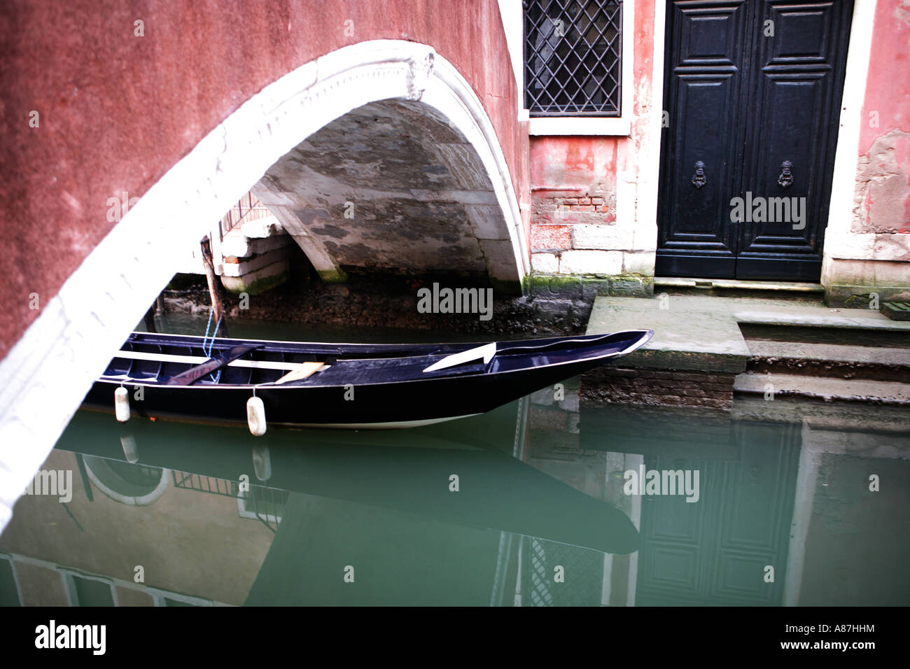Boat under bridge Stock Photo - Alamy