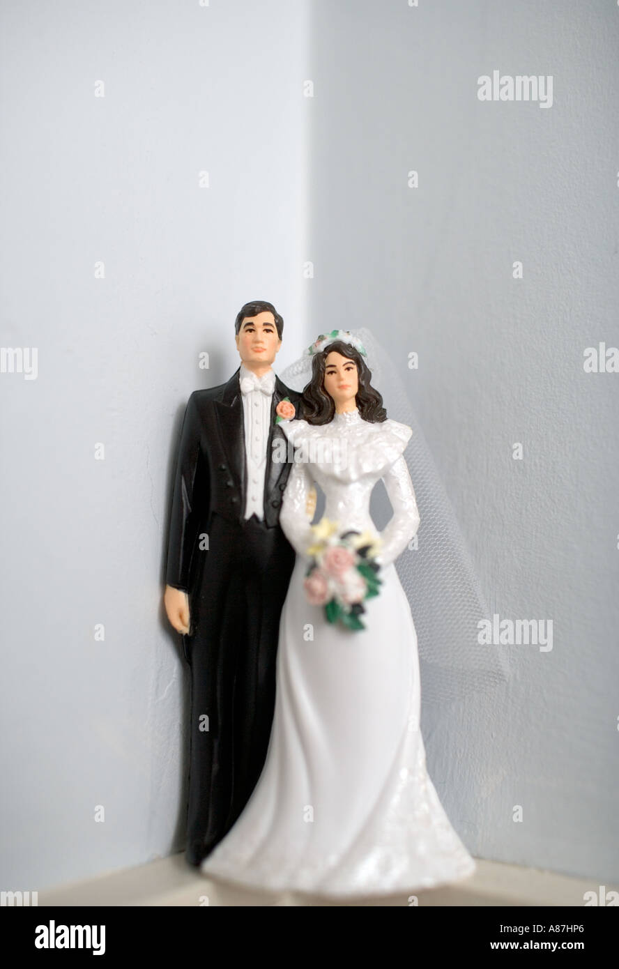 Bride and groom Cake topper Stock Photo - Alamy