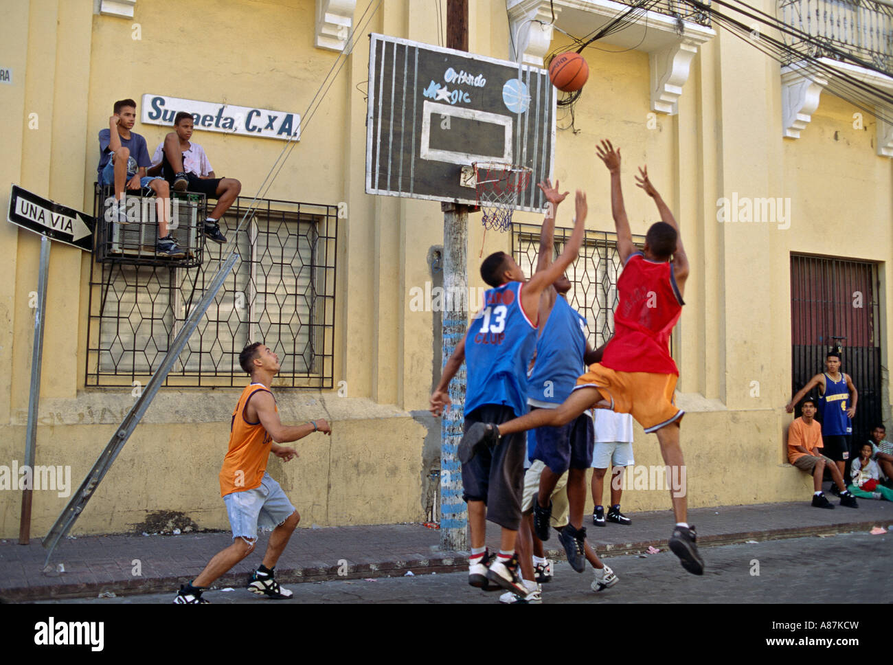 Dominican boys playing basketball on a street in Santo Domingo Stock ...