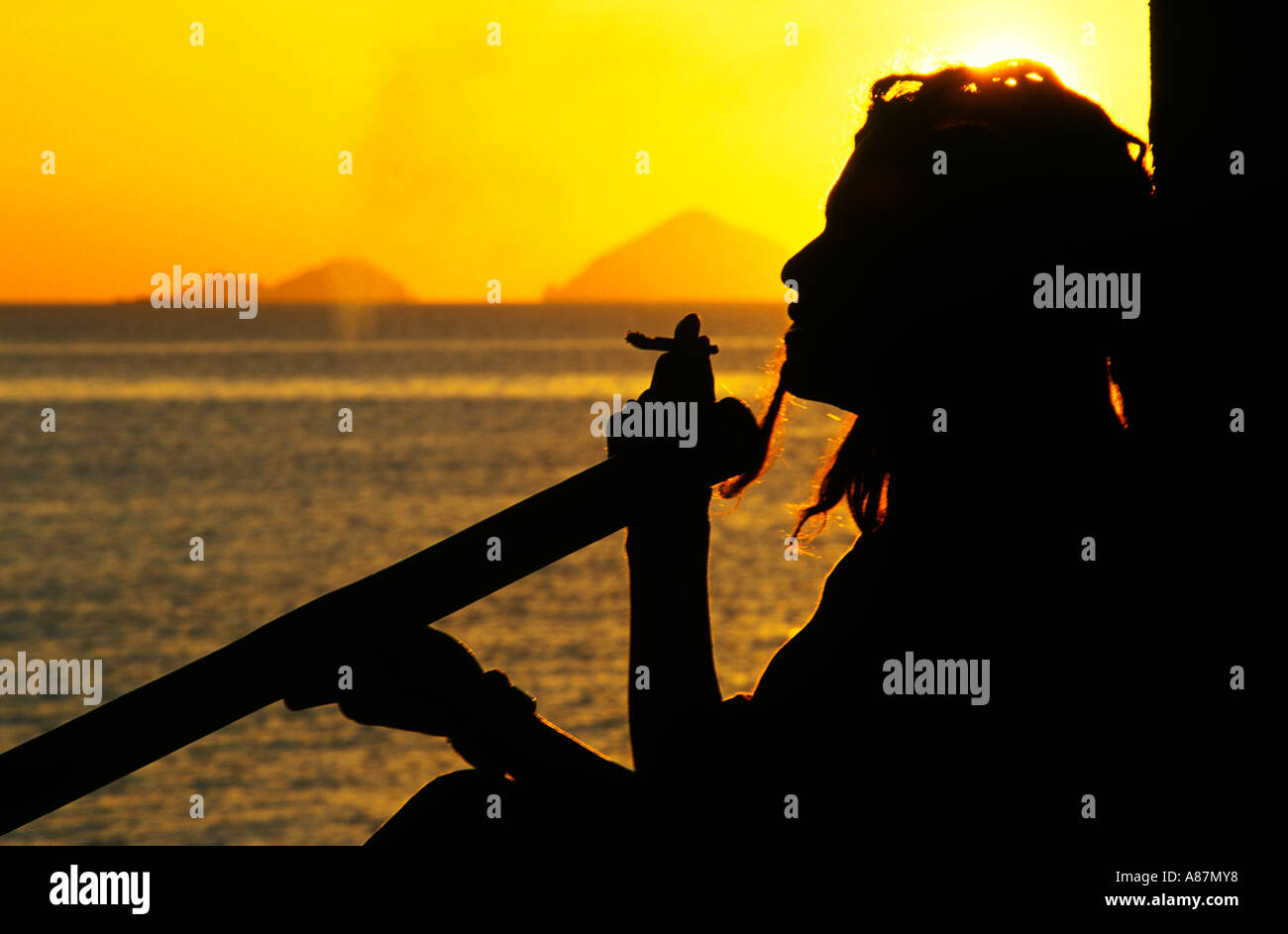 Smoking pot hippies hi-res stock photography and images - Alamy