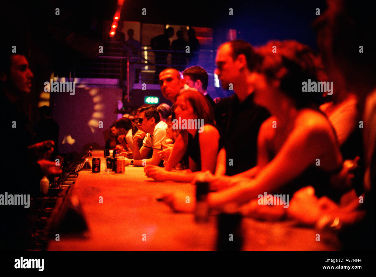 London people in a bar night nightclub hi-res stock photography and ...