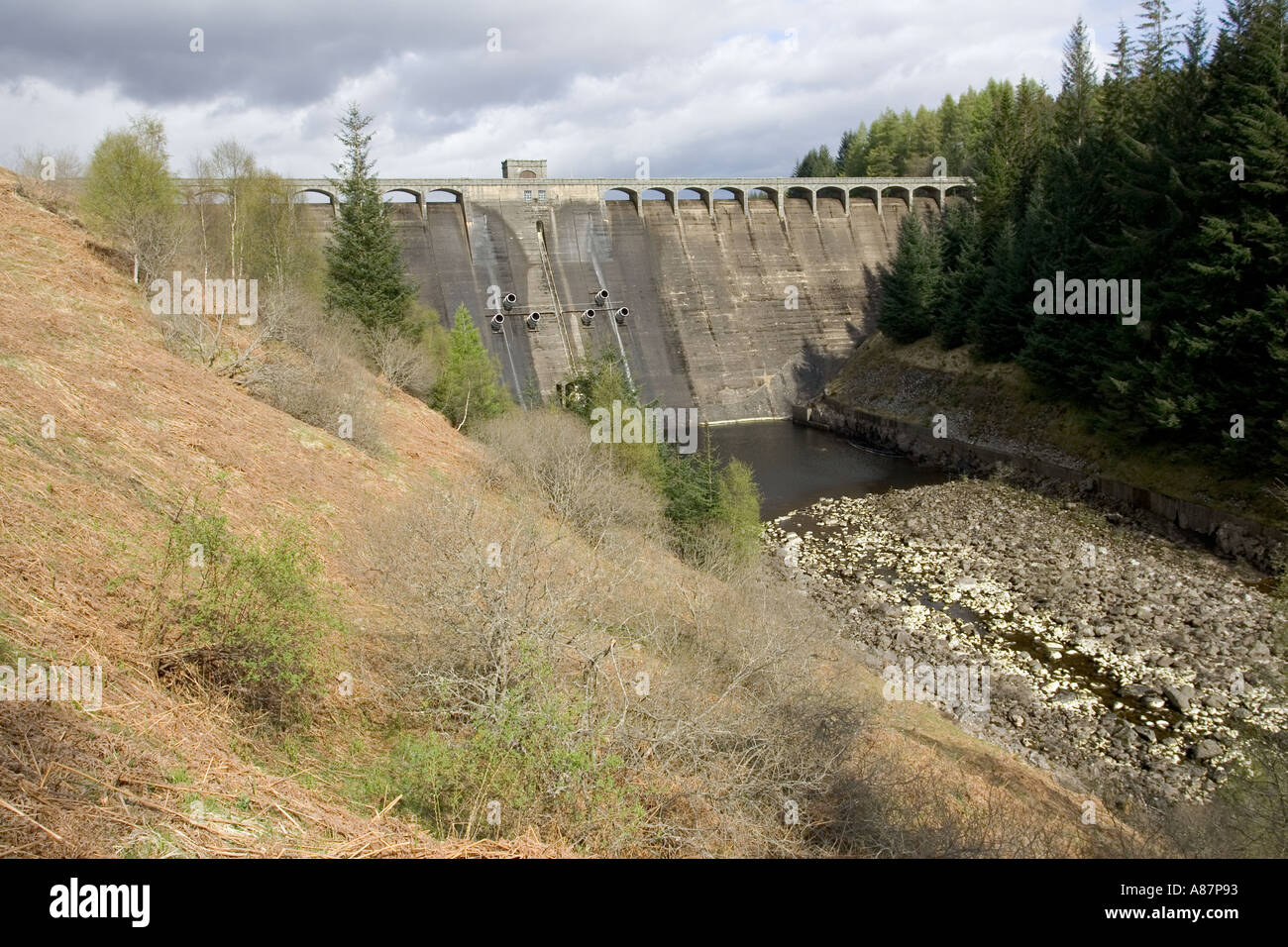 Loch laggan dam hi-res stock photography and images - Alamy