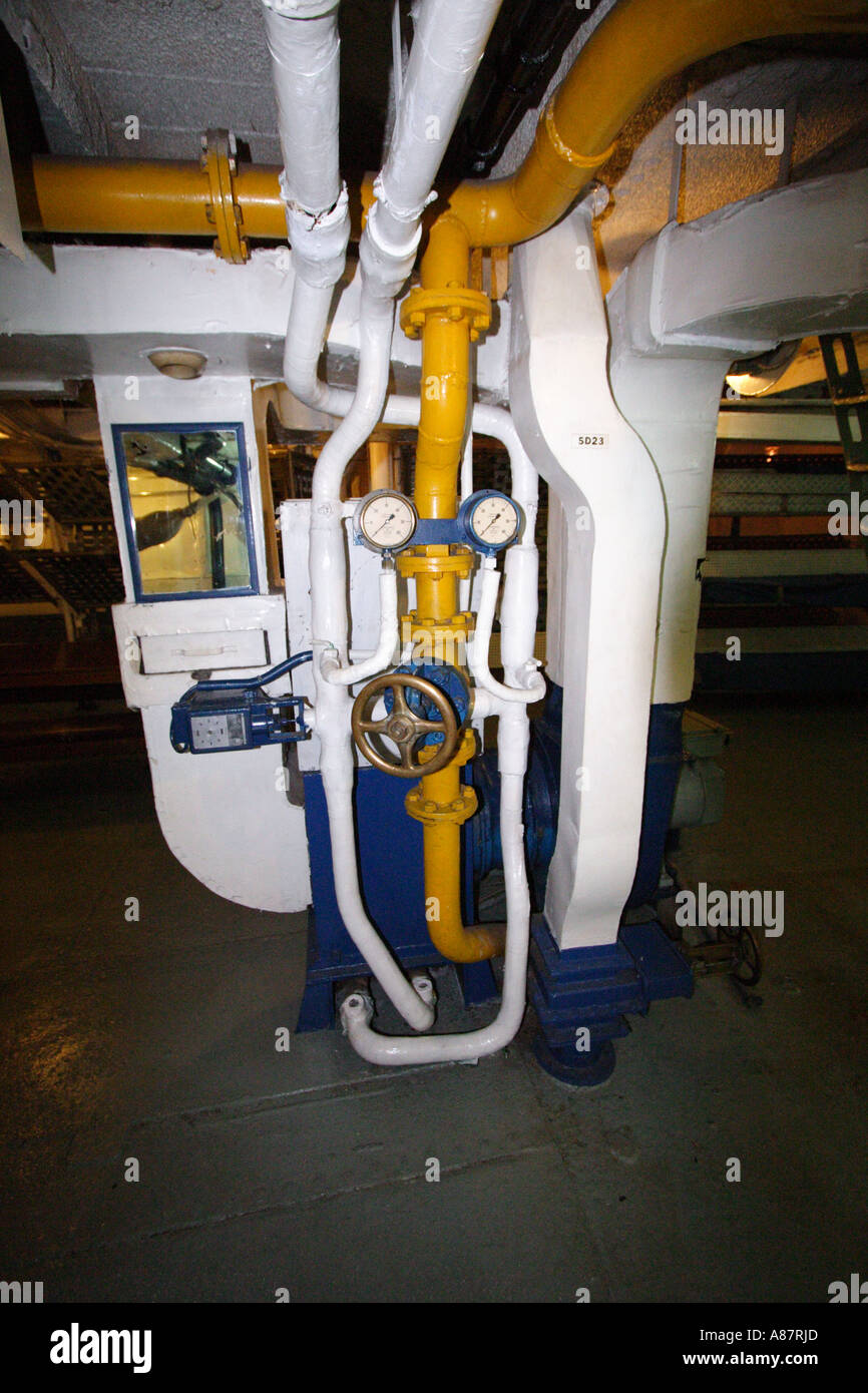 HMAS DIAMANTINA RIVER CLASS FRIGATE DOCKED AT QUEENSLAND MARITIME ...