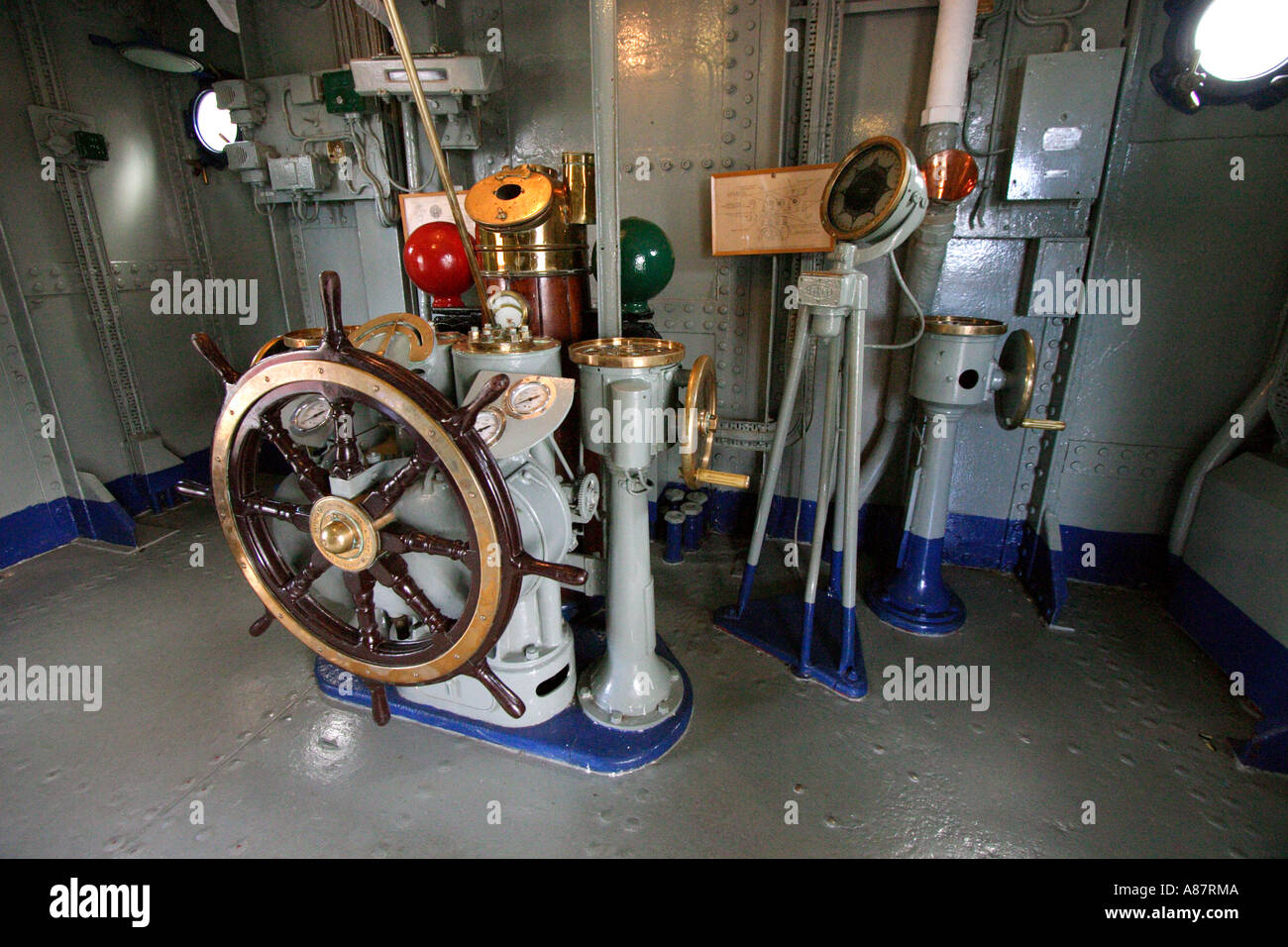 HMAS DIAMANTINA RIVER CLASS FRIGATE DOCKED AT QUEENSLAND MARITIME ...